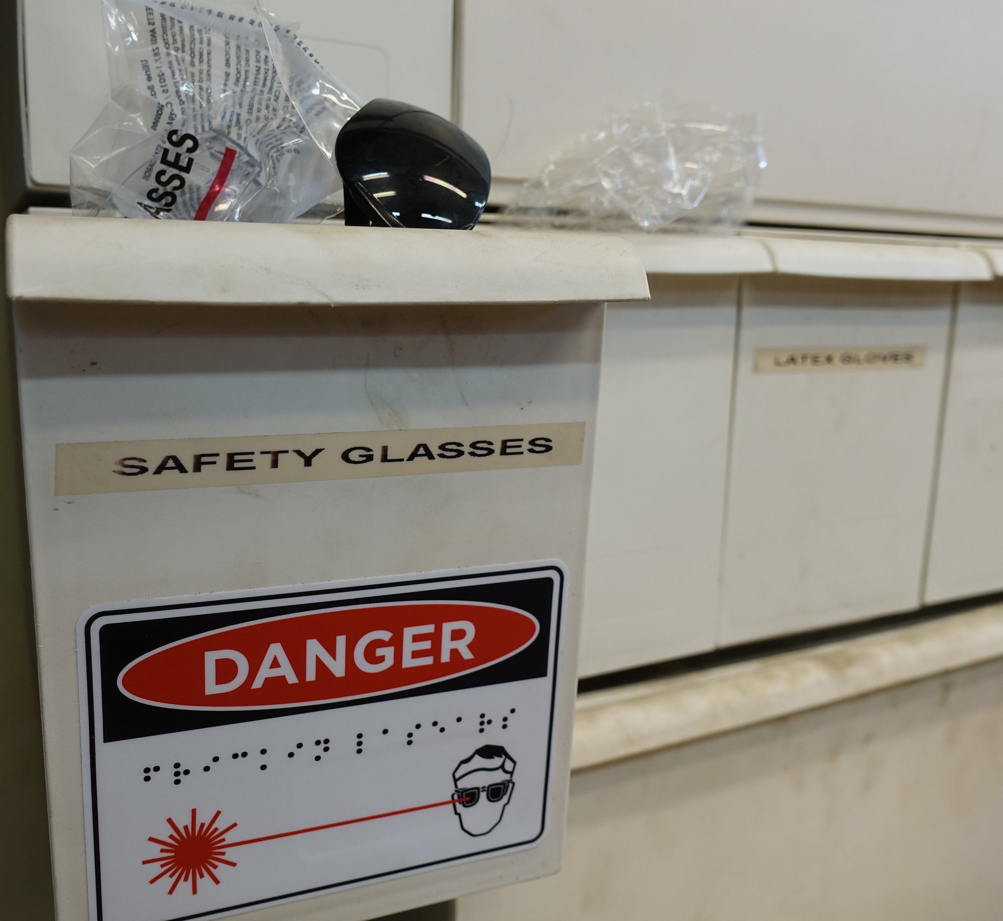 OSHA Non-Compliance stickers Mk. III – AvEwerkz